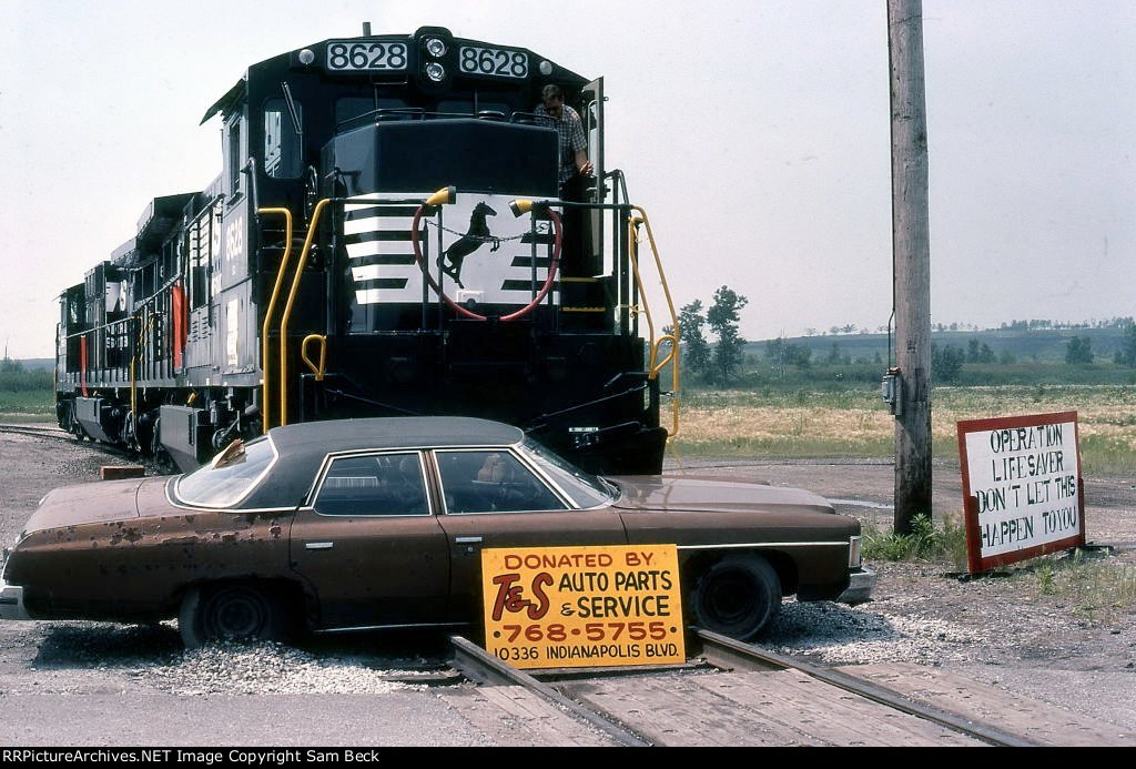 NS 8628 and 8627 at Calumet Yard